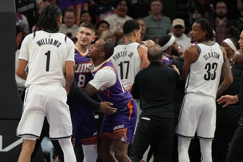 Suns vencen a Nets por 106-102 tras altercado en el último cuarto