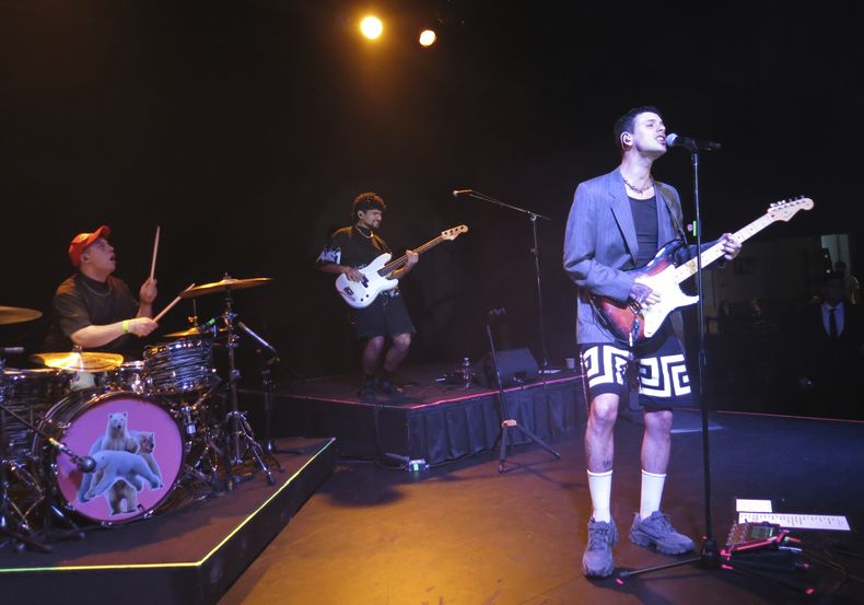 Usted Señalemelo se prepara para sus primeros Luna Park y Latin Grammy