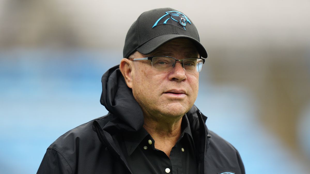 Investigan a dueño Panthers y su compañía de bienes raíces