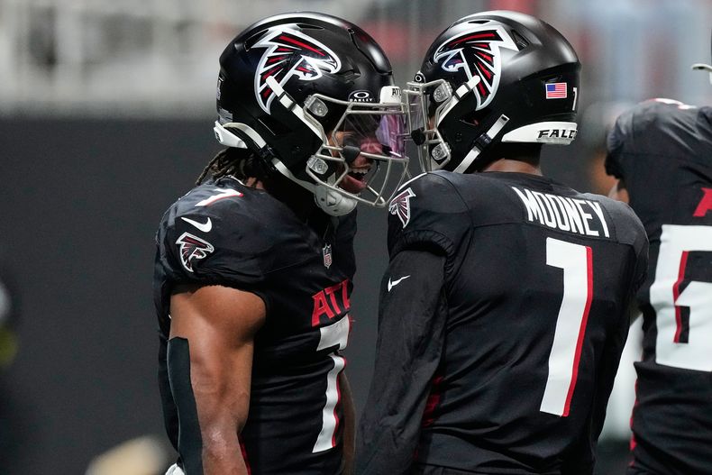 Receptor de Falcons Darnell Mooney se perderá el juego contra Bills por ...