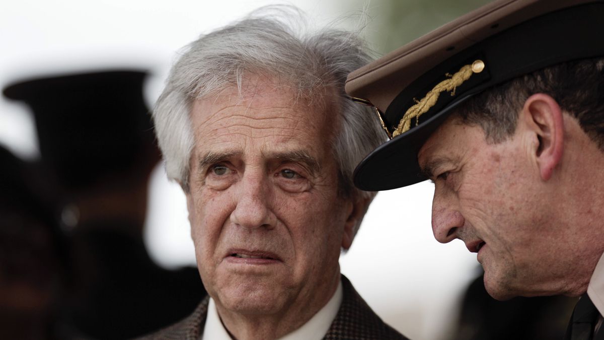 Presidente uruguayo destituye al comandante del Ejército