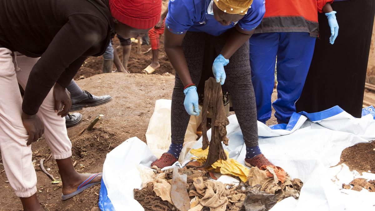 Siguen apareciendo fosas comunes casi 30 años después del genocidio en ...