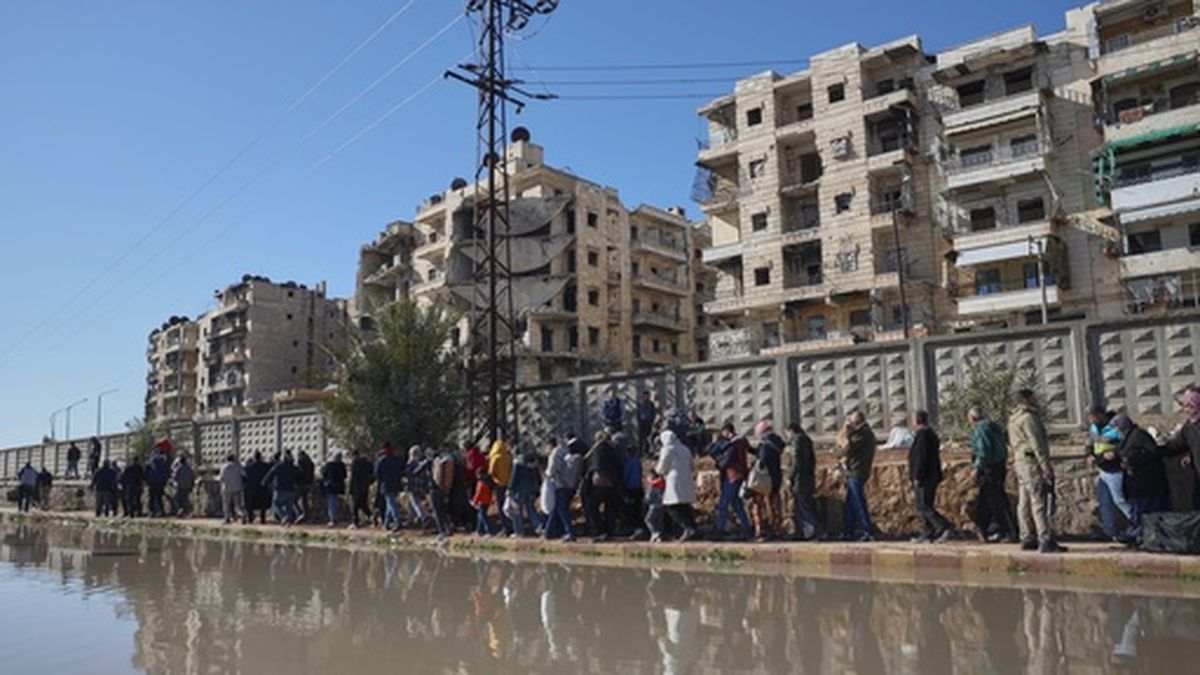 Combatientes kurdos evacuados de Alepo tras días de enfrentamientos