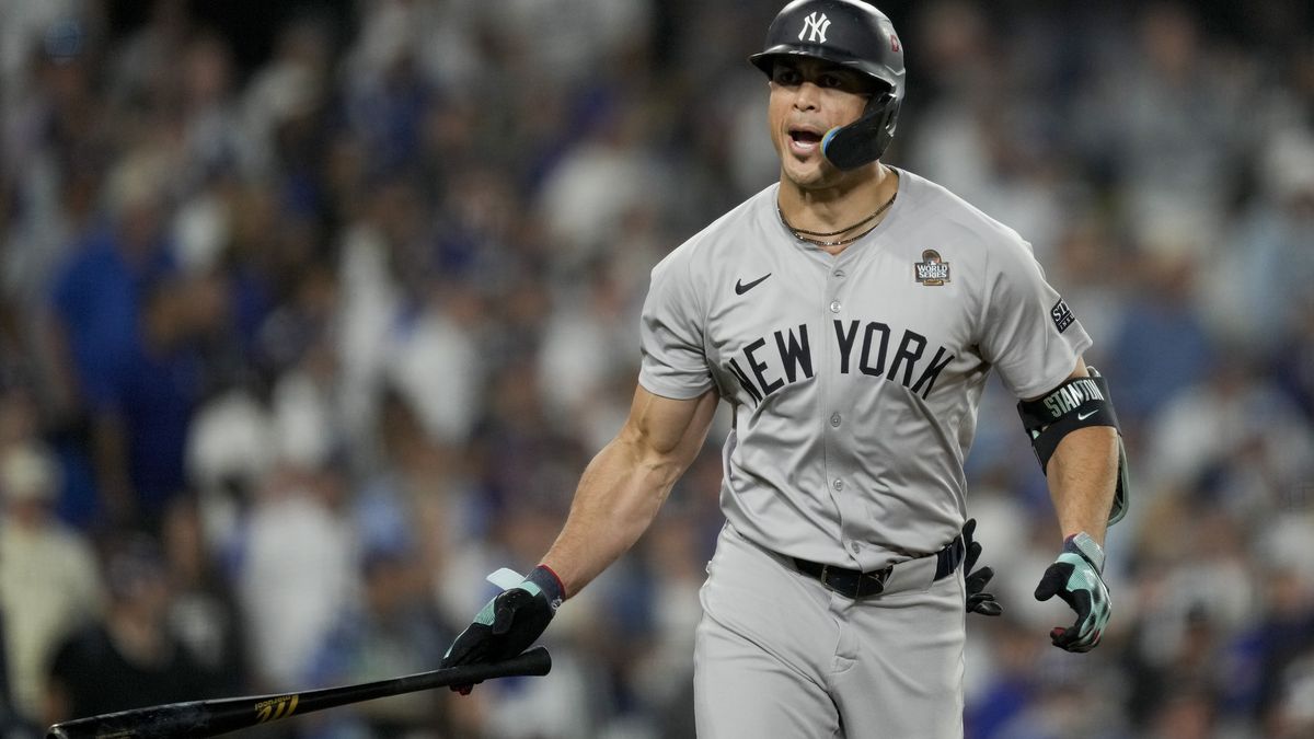 Stanton brilla de nuevo en Los Ángeles, pero Yankees caen en 1er juego ...