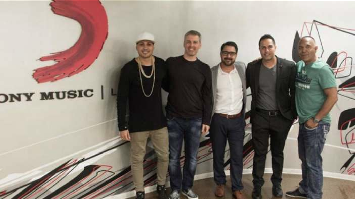 Jacob Forever firma contrato con Sony Music