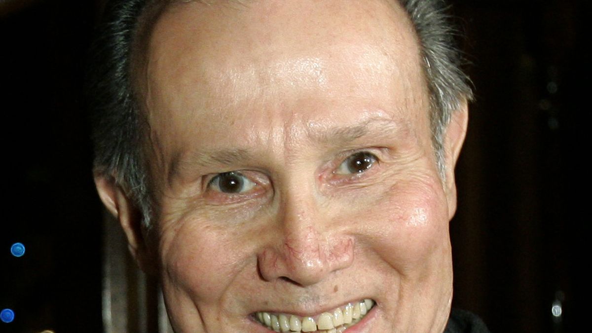 Fallece prolífico actor Henry Silva a los 95 años