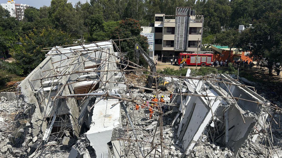 Al menos 5 muertos en el derrumbe de un edificio entre aguaceros en el sur de India