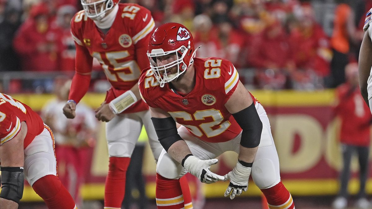 Chiefs traspasan al guard ofensivo Joe Thuney a Bears por selección de ...