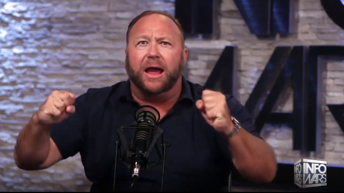 Por qué Facebook, Apple y YouTube borraron las cuentas de Alex Jones ...