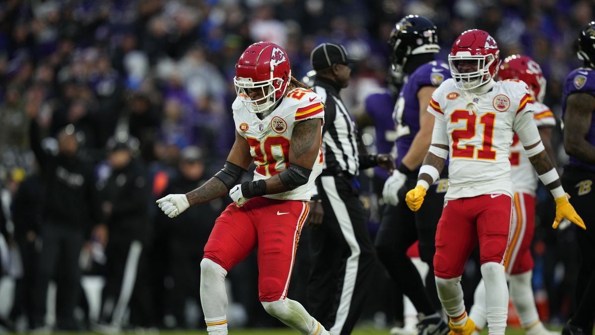 Chiefs construyeron una de las mejores defensas, en parte por canjear a ...