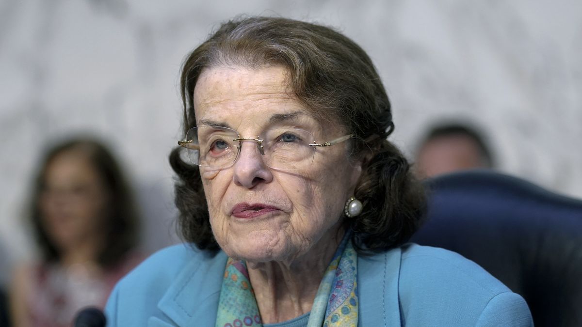Senadora Feinstein, de 90 años, se cae en su casa y es llevada a hospital