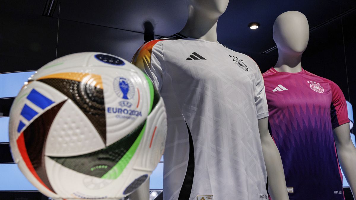 Alemania saca de circulación camiseta con número 44 por simbolismo nazi