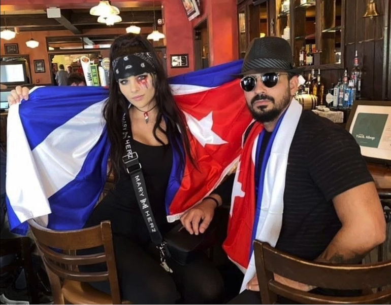 Haniset muestra a su nueva relación en Facebook