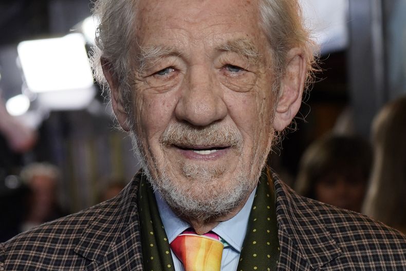 Ian McKellen habla de su caída en el escenario y su nuevo thriller