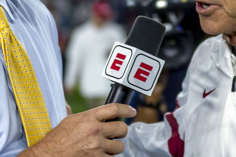 ESPN eliminará 500 empleos, incluyendo 300 despidos