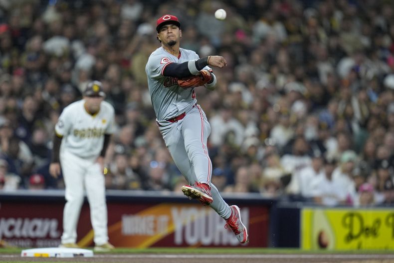 De La Cruz jonronea y Lodolo poncha a 11 mientras los Rojos vencen 5-2 ...