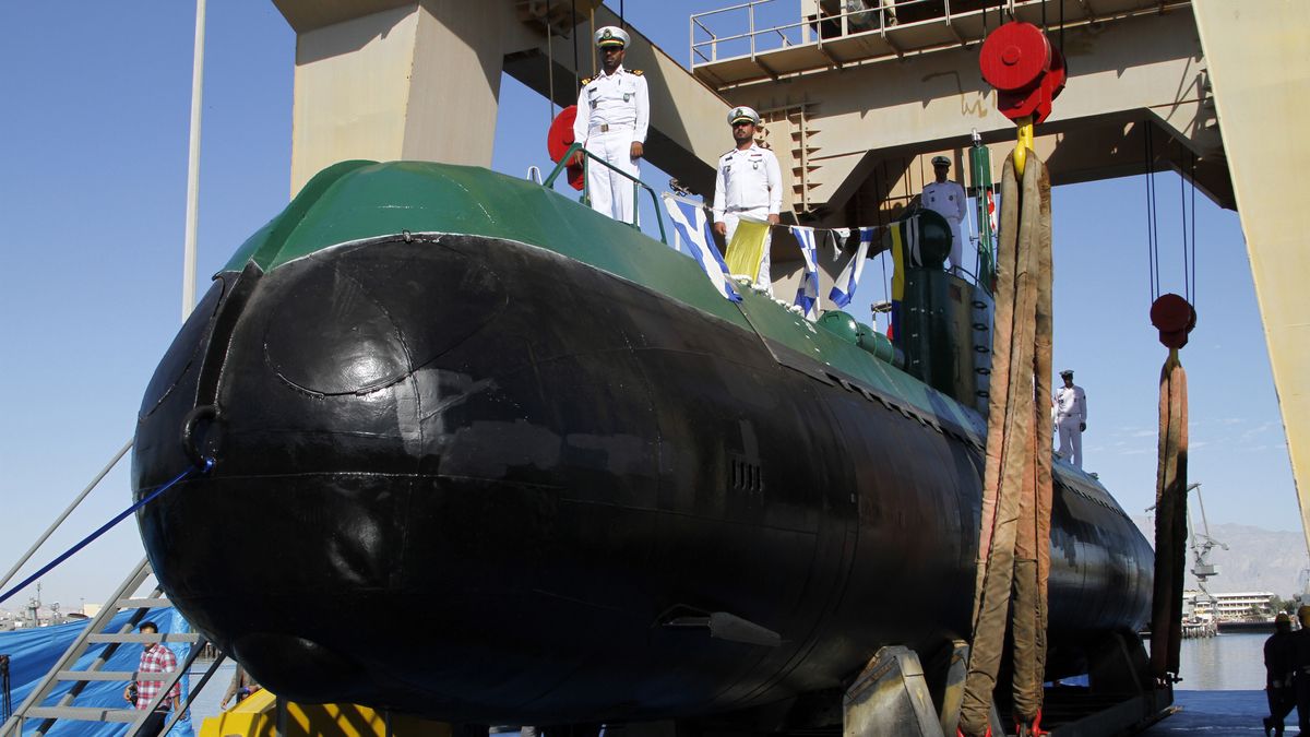 Irán agrega 2 minisubmarinos a su flota naval
