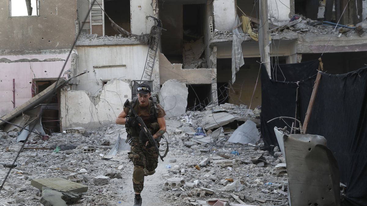La lucha por capital de ISIS en Siria, en últimas fases