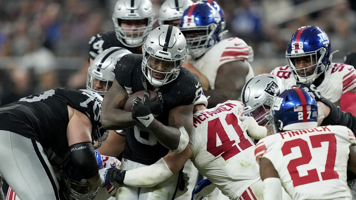 Raiders arrollan a Giants 30-6 para darle a Pierce la victoria en su ...