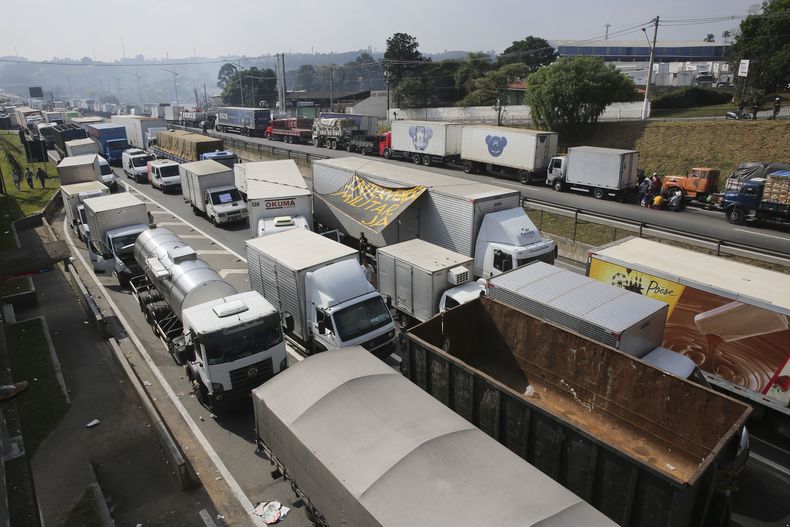 Huelga de camioneros causa amplio desabasto en Brasil