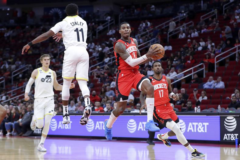 Rockets superan al Jazz, suman primer triunfo de la campaña