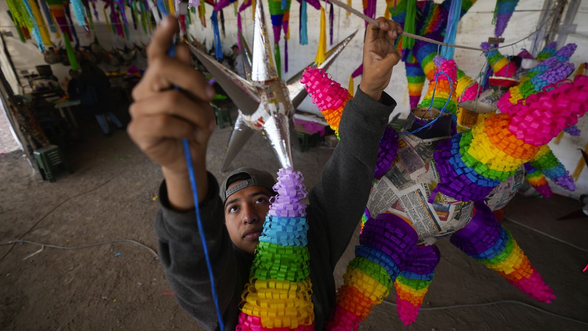 Las piñatas, una tradición que pinta de color y alegría las navidades ...