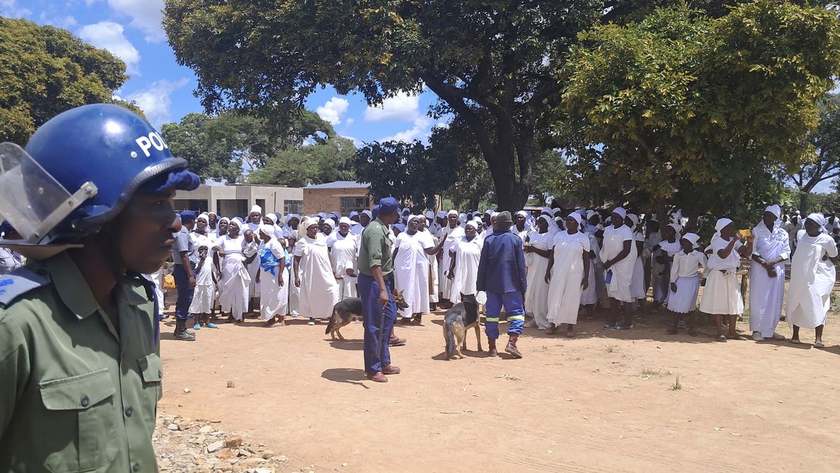 Policía de Zimbabue detiene a hombre que decía ser profeta de secta ...