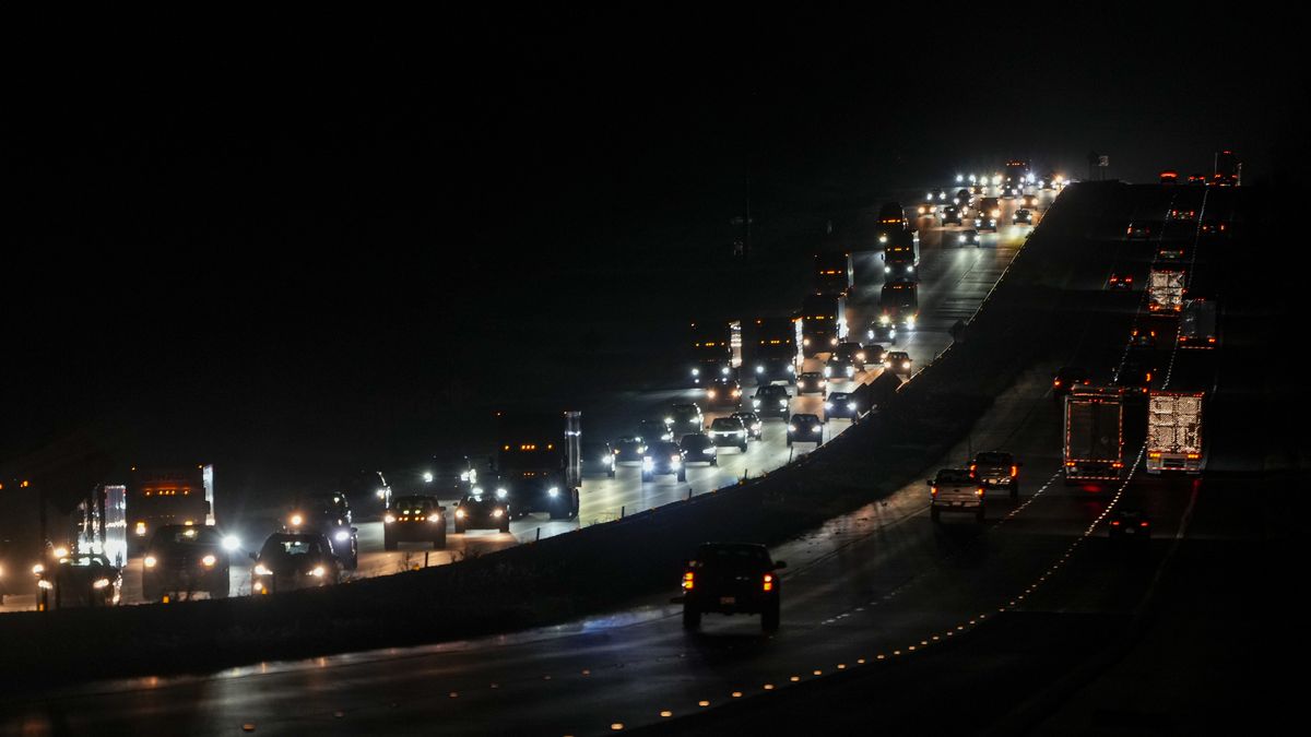 Más de 1,5 millones de clientes quedan sin electricidad en Florida tras ...