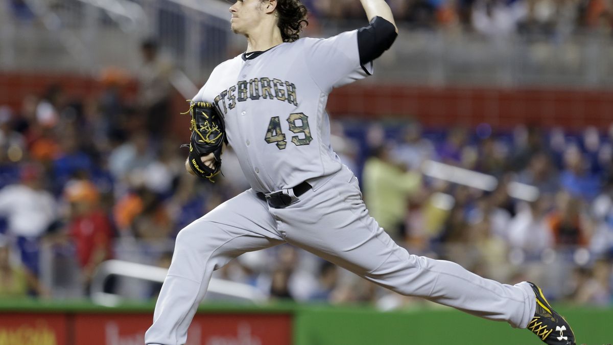 Polanco y Locke se destacan en victoria de Piratas en Miami