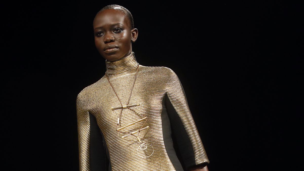 Ángel Sánchez toma riesgos en su desfile en NY