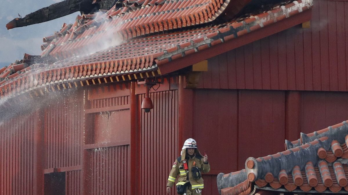Incendio destruye el histórico castillo Shuri en Japón