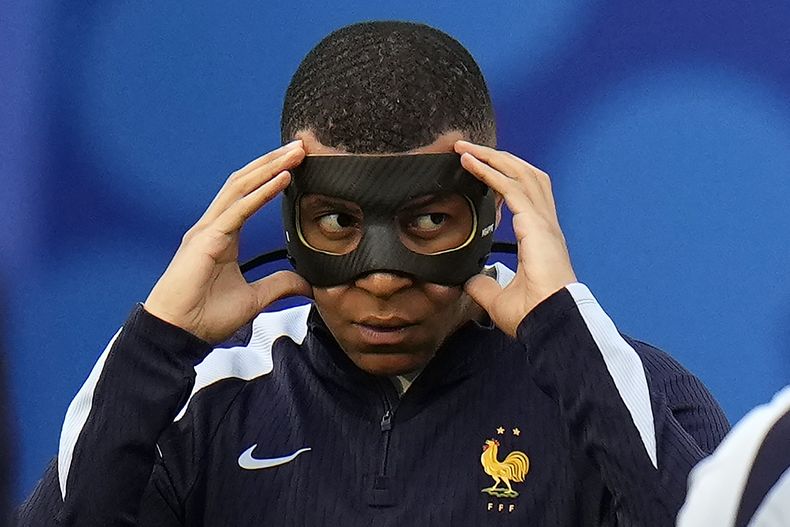 Mbappé será titular con Francia, usará mascarilla contra Polonia
