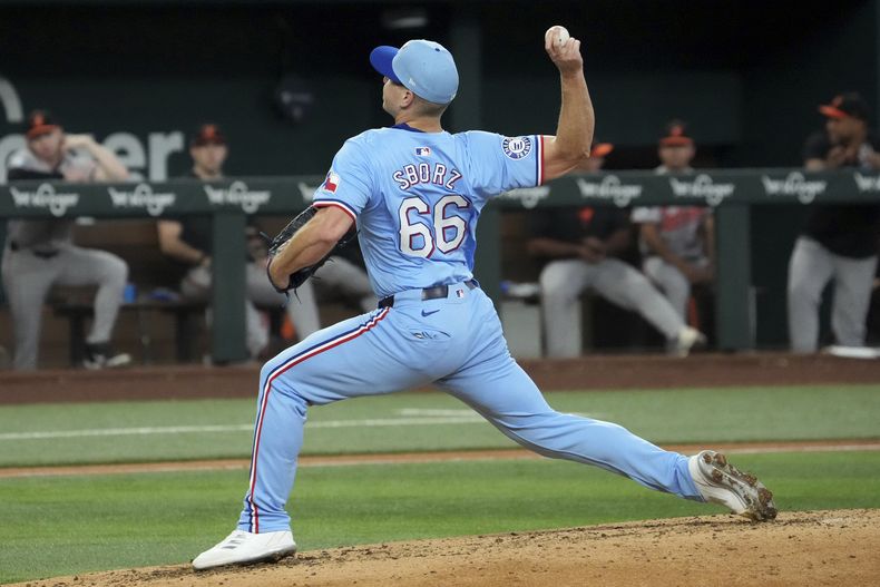 Rangers colocan al relevista Josh Sborz en lista de lesionados con ...