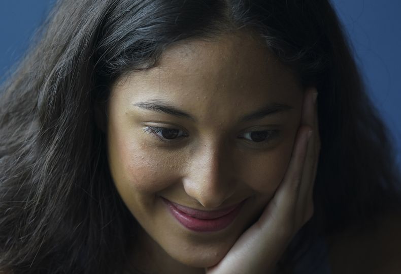 Vale cambia de piel en “A contraluz”