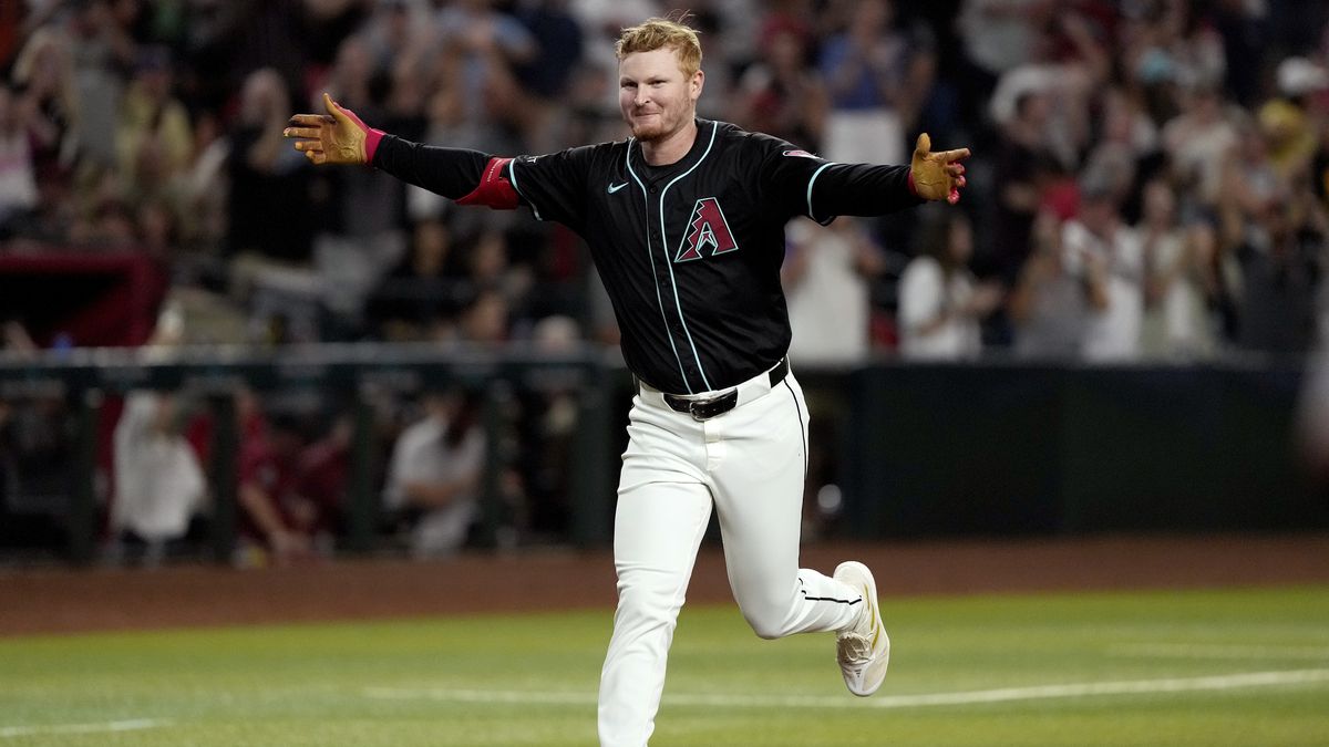 Pavin Smith da jonrón de dos carreras para llevar a los Diamondbacks a ...