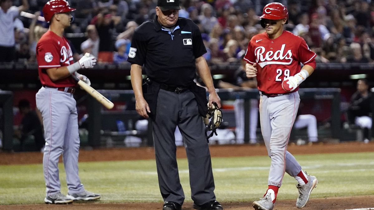 Gracias a balk en la 11ma, Rojos superan 8-7 a Diamondbacks