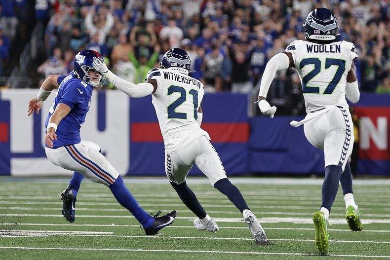 Defensiva de Seattle lidera victoria de Seahawks 24-3 ante Giants